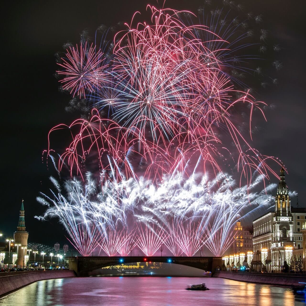 Новогодний салют в Москве - 03.01.20 14:25 | Пикабу