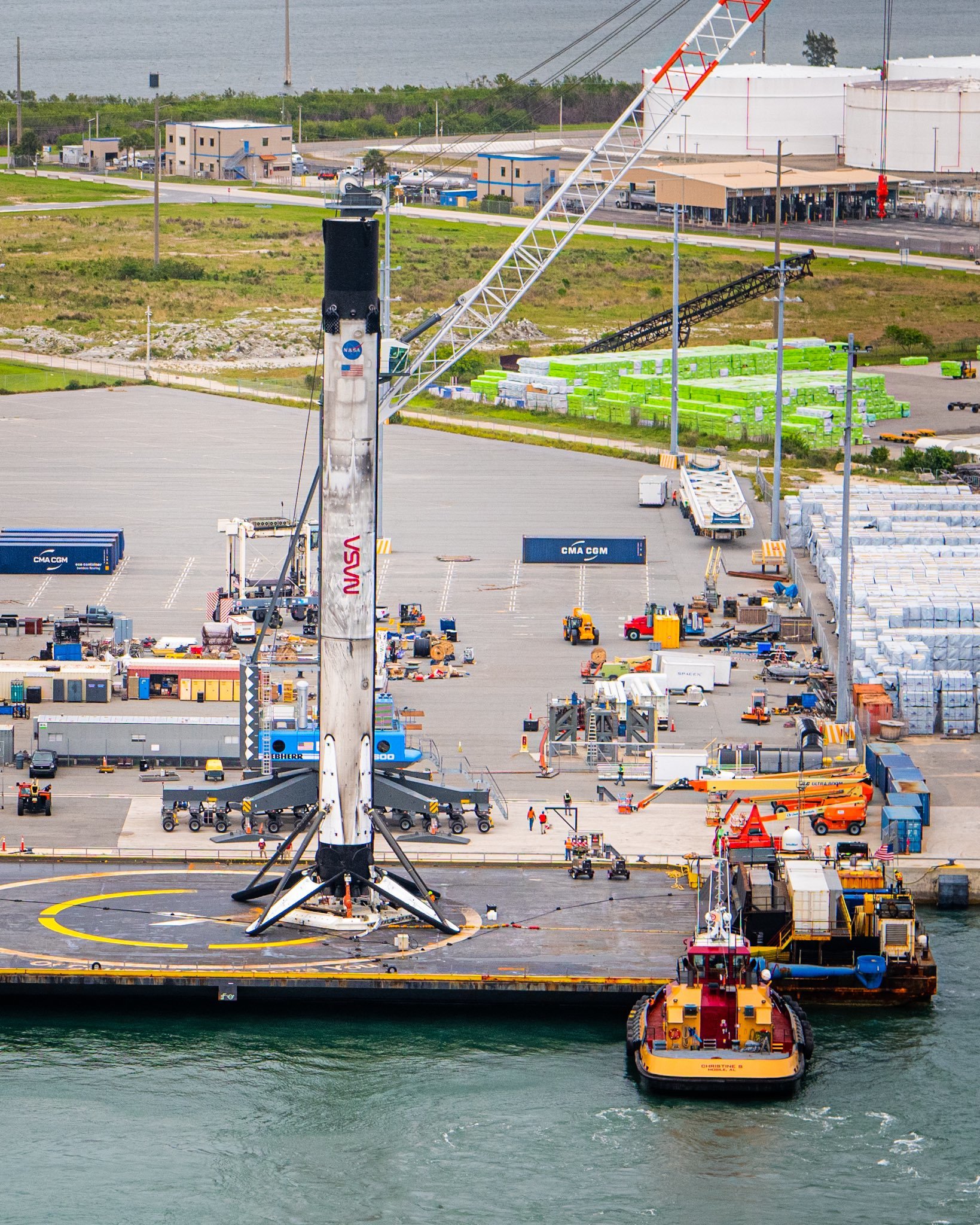 Первая ступень Falcon 9 B1058 вернулась в порт Канаверал | Пикабу