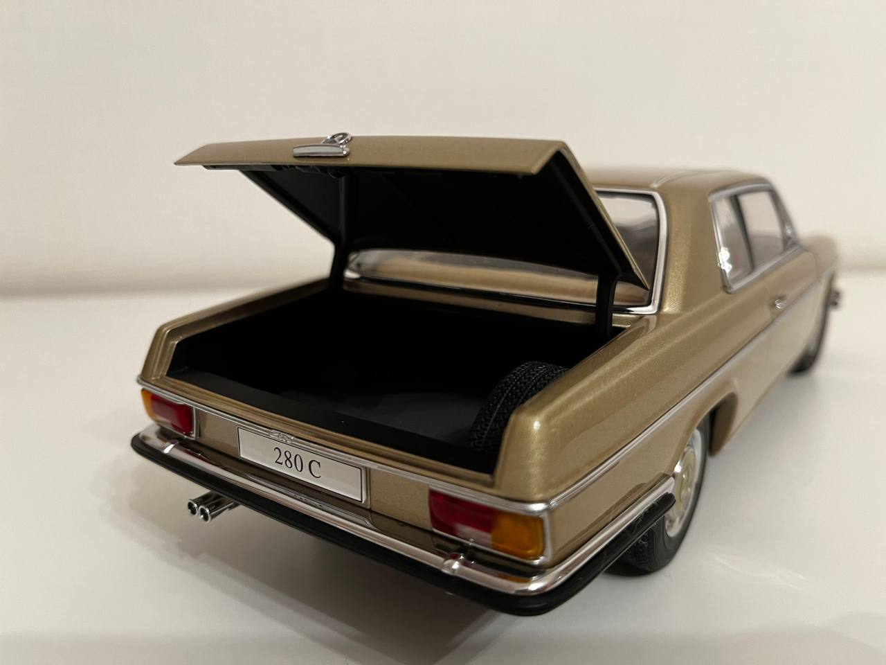 Mercedes 280c или /8 - 05.10.22 21:14 | Пикабу