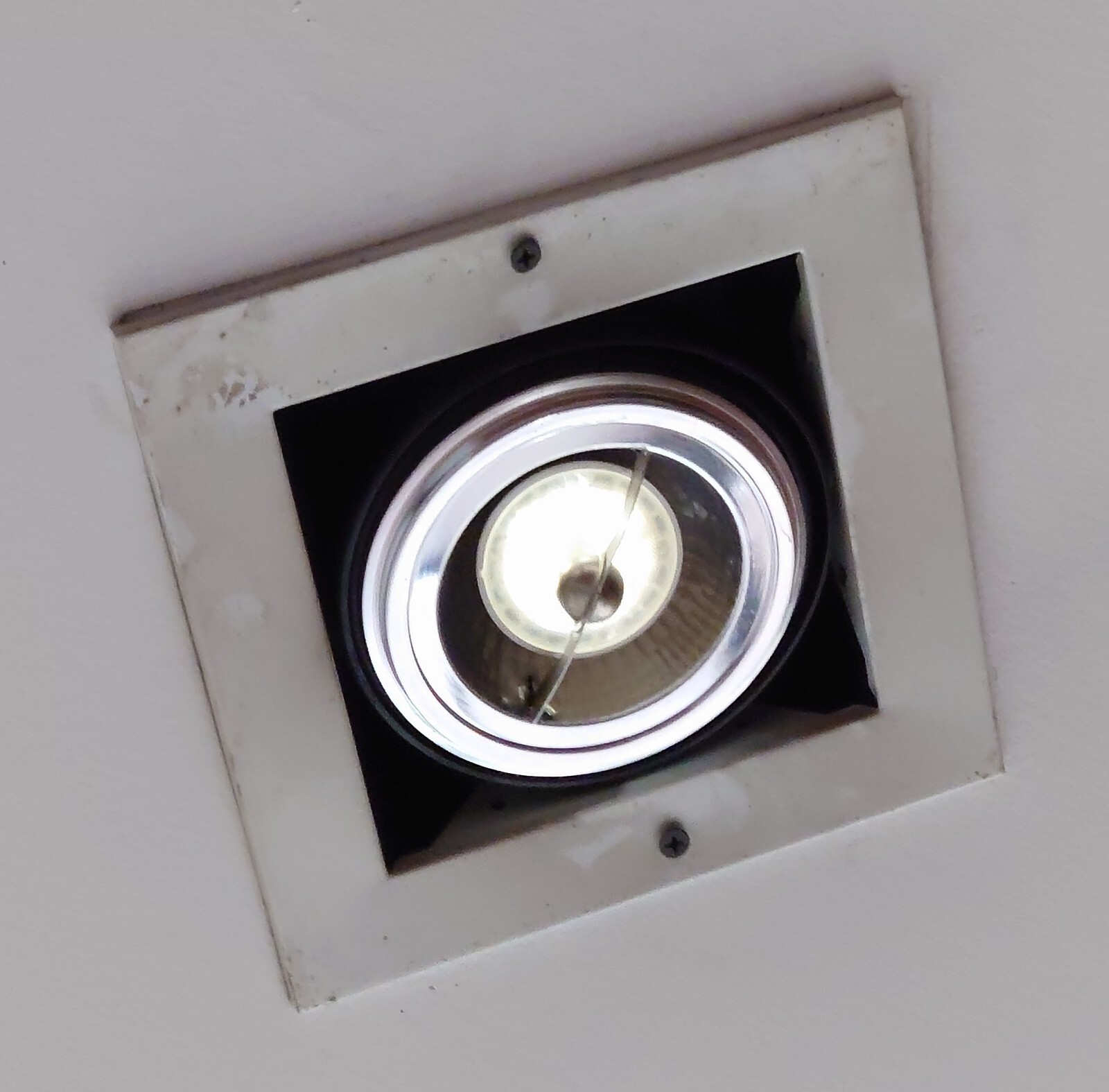 Обновление устаревших светильников завершено | Пикабу