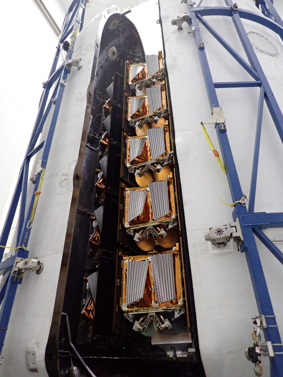 SpaceX запустили спутники конкурента Starlink | Пикабу