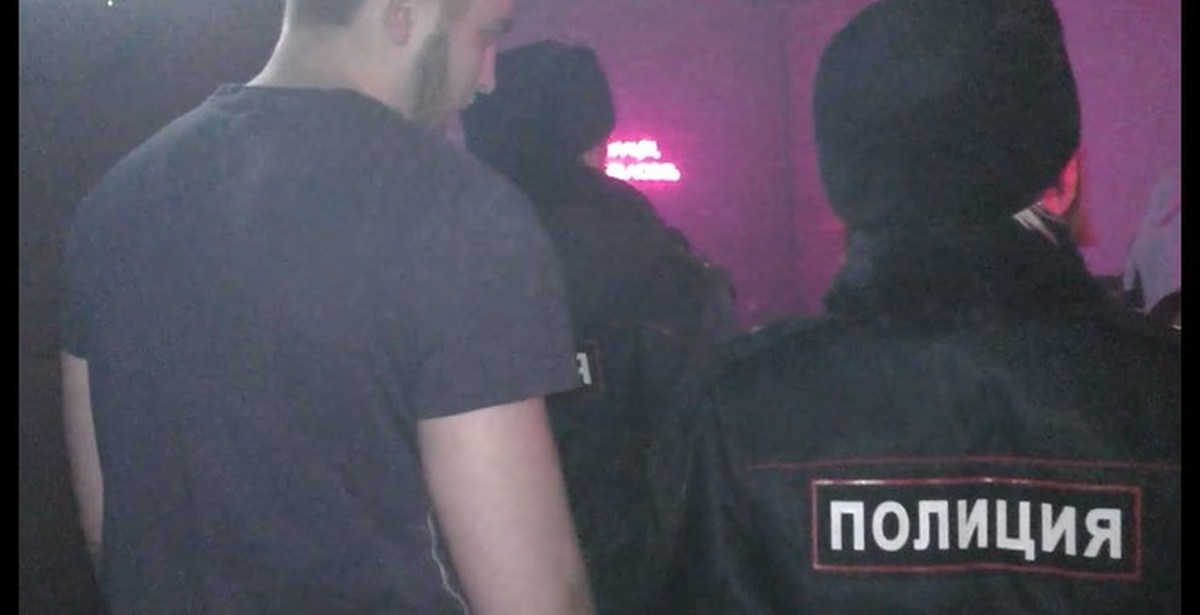 Малолеток по клубам гоняют Пикабу